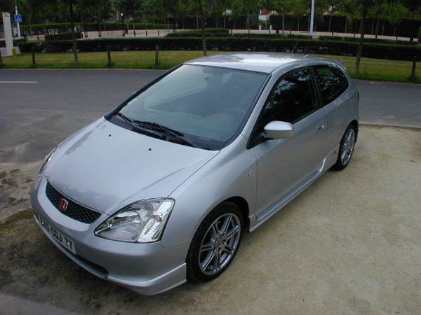 Essai Honda Civic Type-R 2003 : civic... mais rebelle