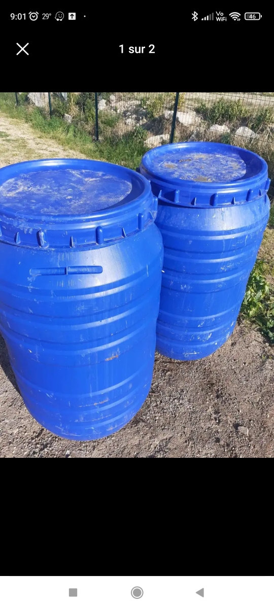 Achetez bidons bleus de 240 occasion, annonce vente à Mèze (34) WB173923175