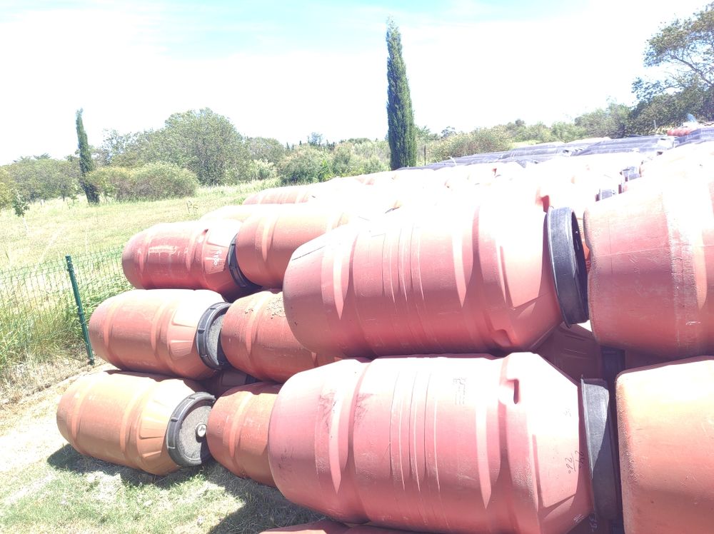 Achetez bidons de 250 litres occasion, annonce vente à Mèze (34 ...