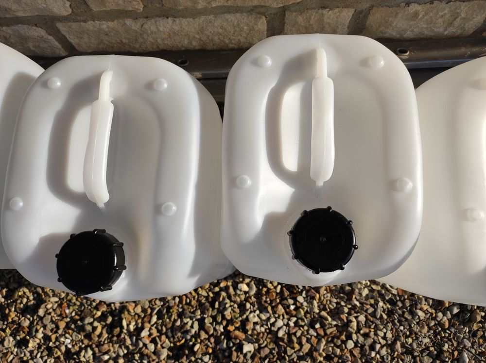 Achetez bidons de 20l vend occasion, annonce vente à Mailly-la-Ville ...