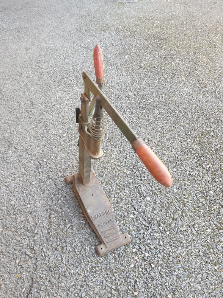 Achetez bouchonneuse sanbri unique/collector, annonce vente à Fréjus ...