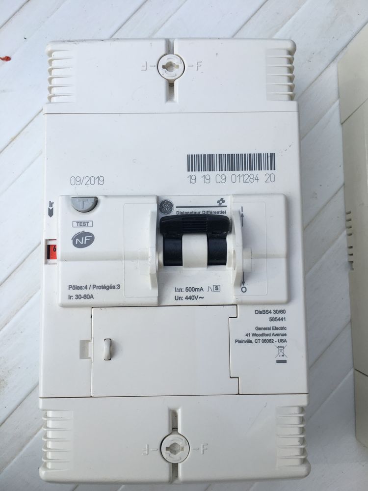 Disjoncteur Triphase d’occasion