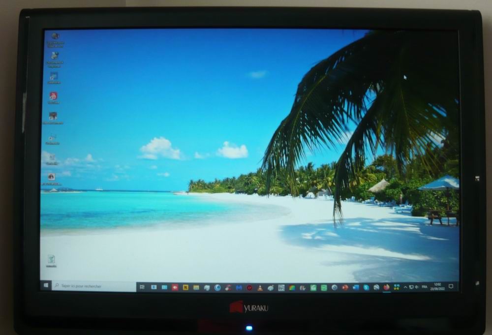 Achetez ecran yuraku de 22 occasion, annonce vente à Le Fenouiller (85 ...