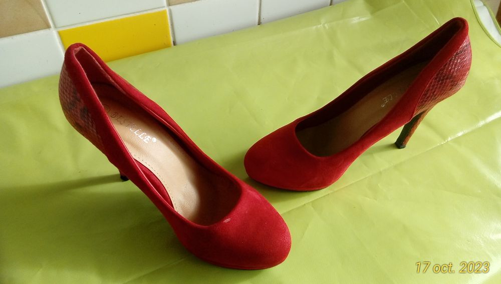 Achetez escarpins rouge occasion, annonce vente à La Rouge (61) WB172571776