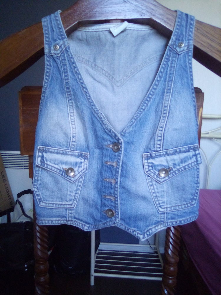 Achetez gilet en jean vend occasion, annonce vente à Mont-Saint-Aignan (76) WB167431679
