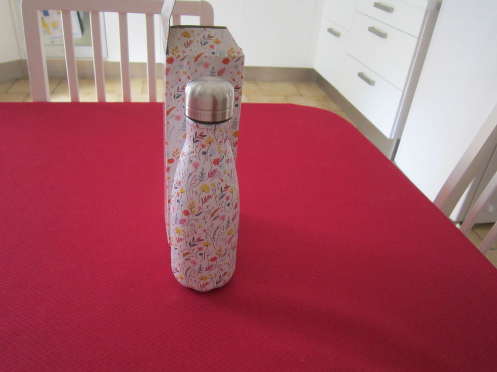 Achetez une gourde design neuf - revente cadeau, annonce vente à ...