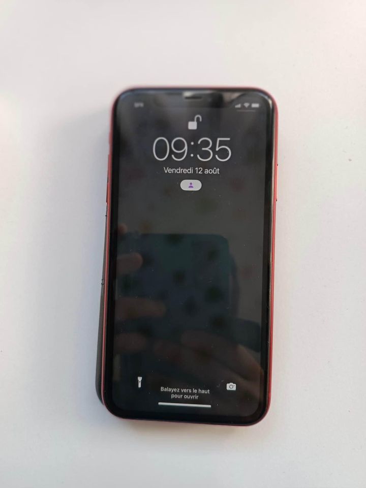 Achetez iphone 11 64 go red occasion, annonce vente à Briare (45 ...