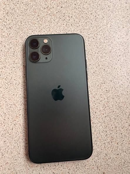 Achetez iphone 11 pro 128 go quasi neuf, annonce vente à Bourg-Saint ...