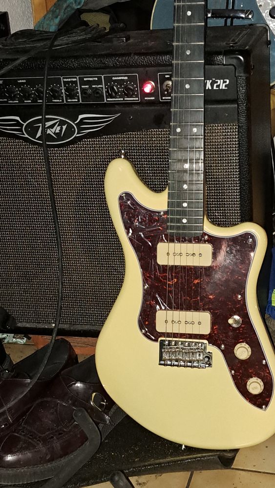 Achetez eko jazz master ... occasion, annonce vente à Pézenas (34) WB170982036