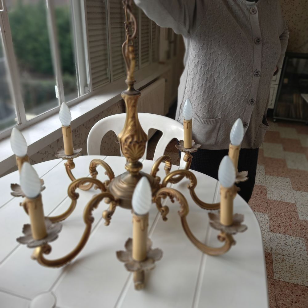 Achetez lustre bronze 8 quasi neuf, annonce vente à Douai (59) WB173300283 Achetez lustre bronze 8 quasi neuf, annonce vente à Douai (59) WB173300283