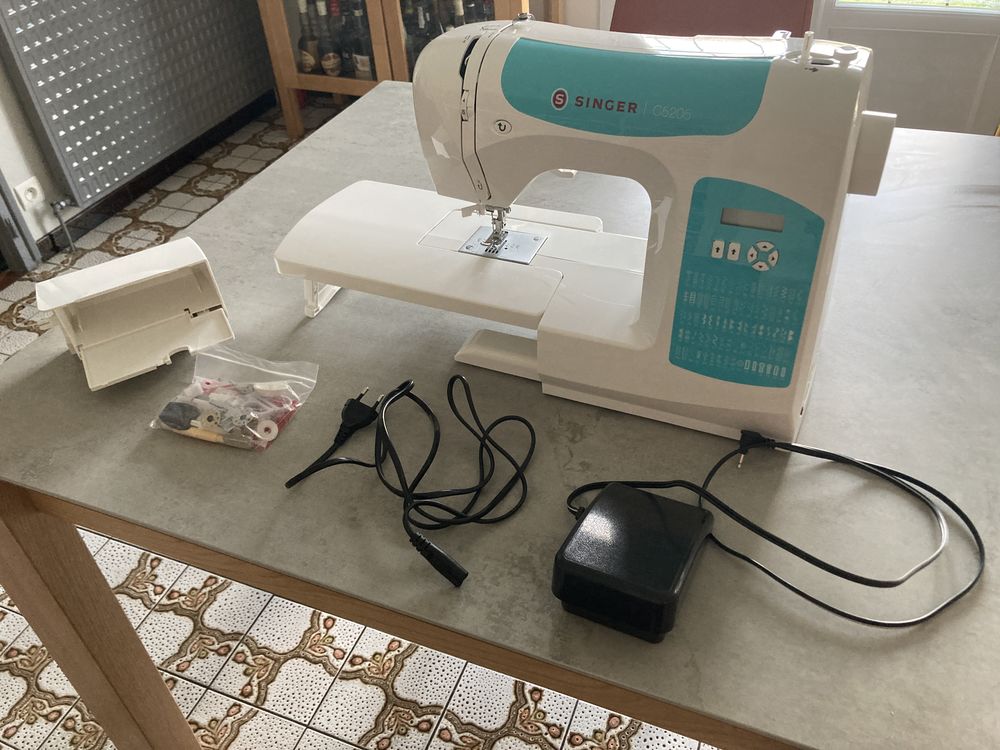 Achetez machine à coudre occasion, annonce vente à Bouguenais (44) WB173128876