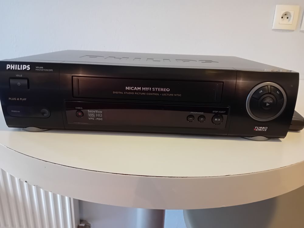 Achetez magnétoscope philips quasi neuf, annonce vente à Parempuyre (33 ...