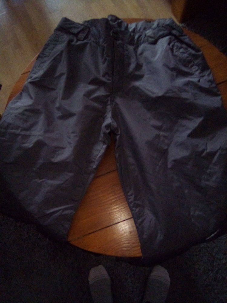 Achetez pantalon de ski vend occasion, annonce vente à Mont-Saint-Aignan (76) WB172665912