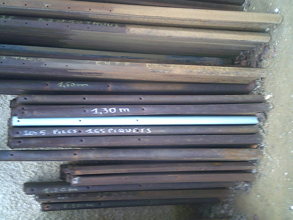 Achetez piquets fer occasion, annonce vente à Magalas (34) WB173095653