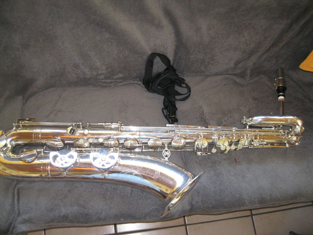 Achetez saxophone baryton occasion, annonce vente à La Rochelle (17 ...