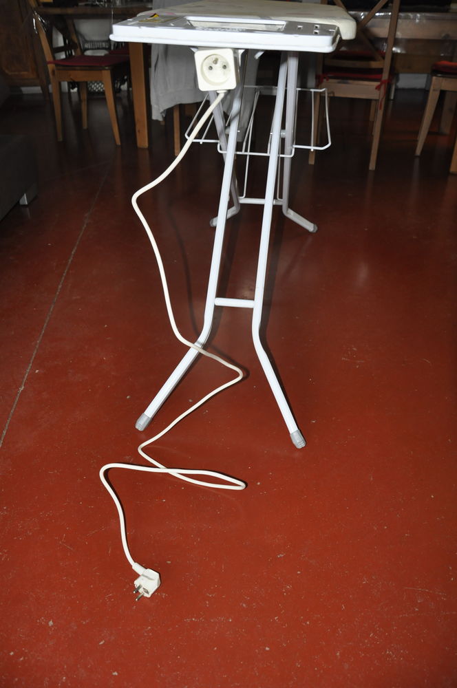 Achetez table à repasser occasion, annonce vente à Blois (41) WB177378455