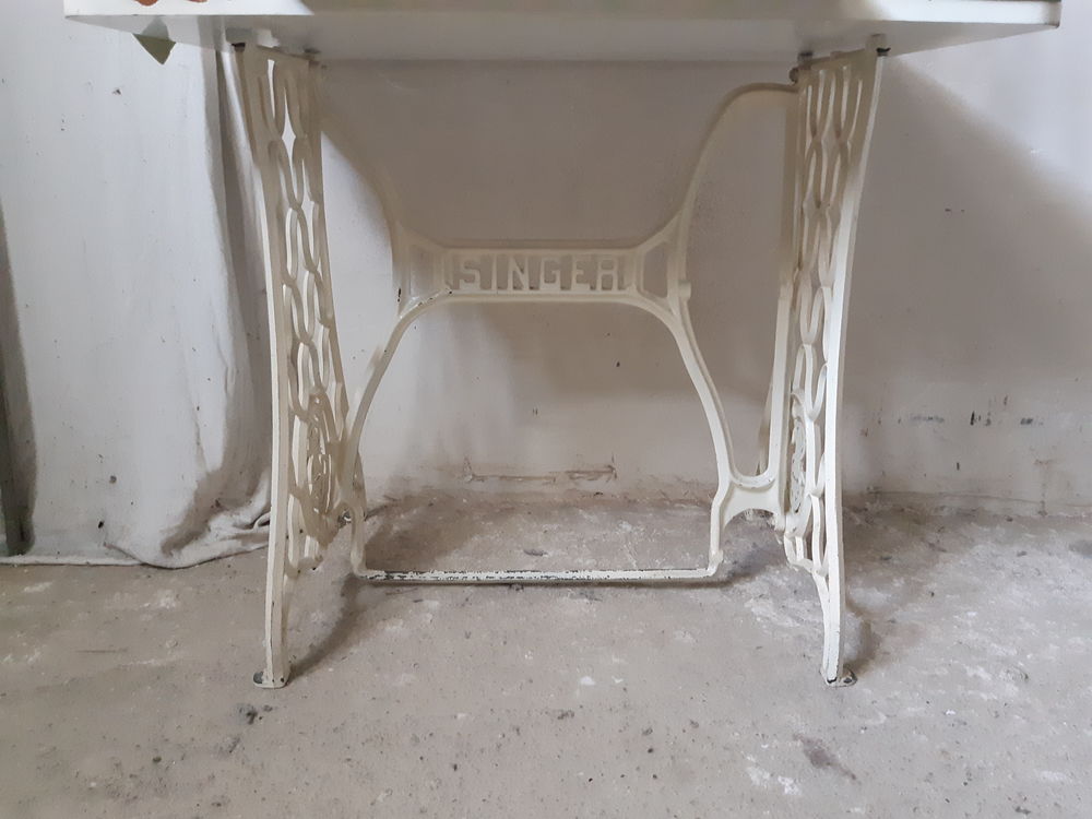 Achetez table singer vend occasion, annonce vente à Saint-Nazaire (30 ...