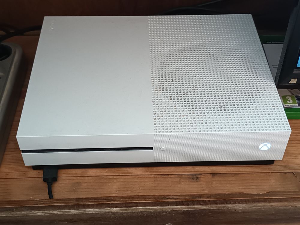 Achetez xbox one s je vends occasion, annonce vente à Cléden-Cap-Sizun ...
